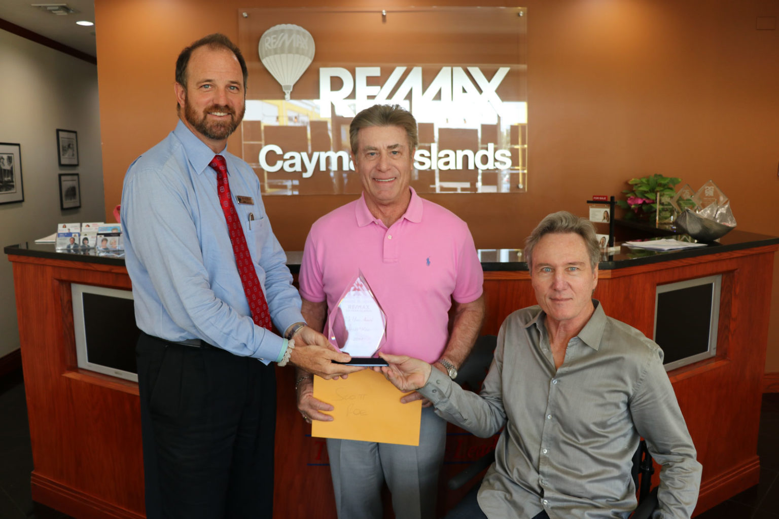 Scott Roe Celebrates 25 Years with RE/MAX - RE/MAX Cayman Islands
